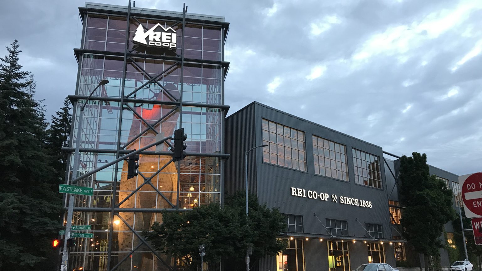 Completed Project Photography: REI CO-OP – Seattle, WA | Ad Art Sign Co.